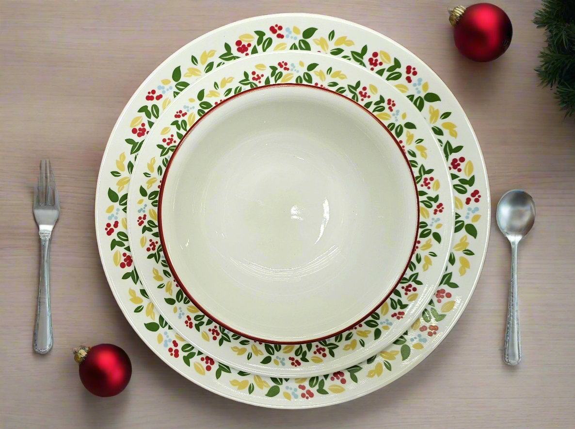 Corelle 18 piece Dinnerware Set Holiday Berries – Simcart.ca